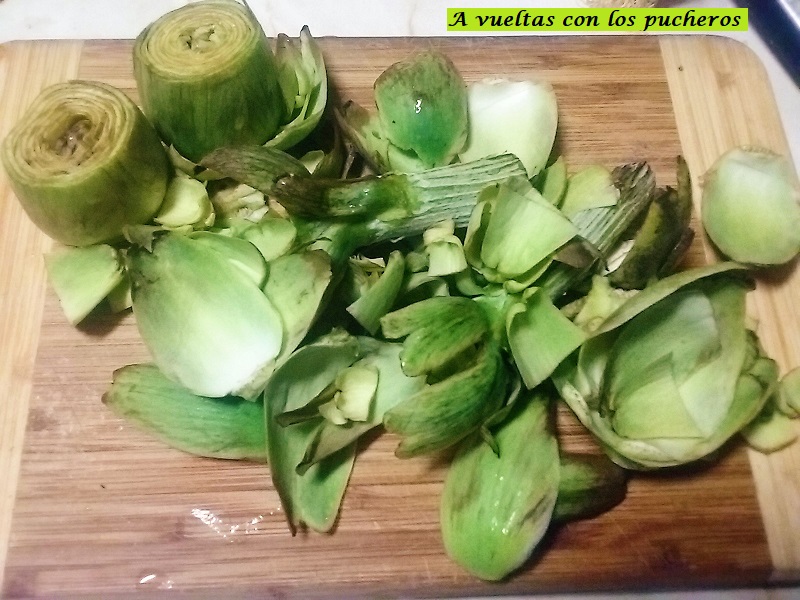 A vueltas con los pucheros: Caldo de alcachofas depurativo