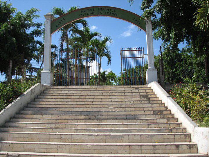 MANGOCHO: PARQUES EN LOS PUEBLOS DE CUBA