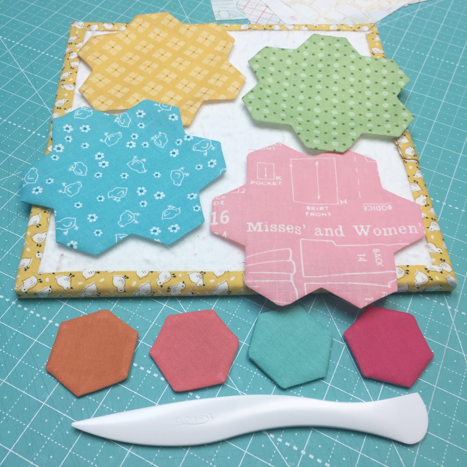 Bee In My Bonnet: Churn Dash and Hexie Flower Block Tutorials!!