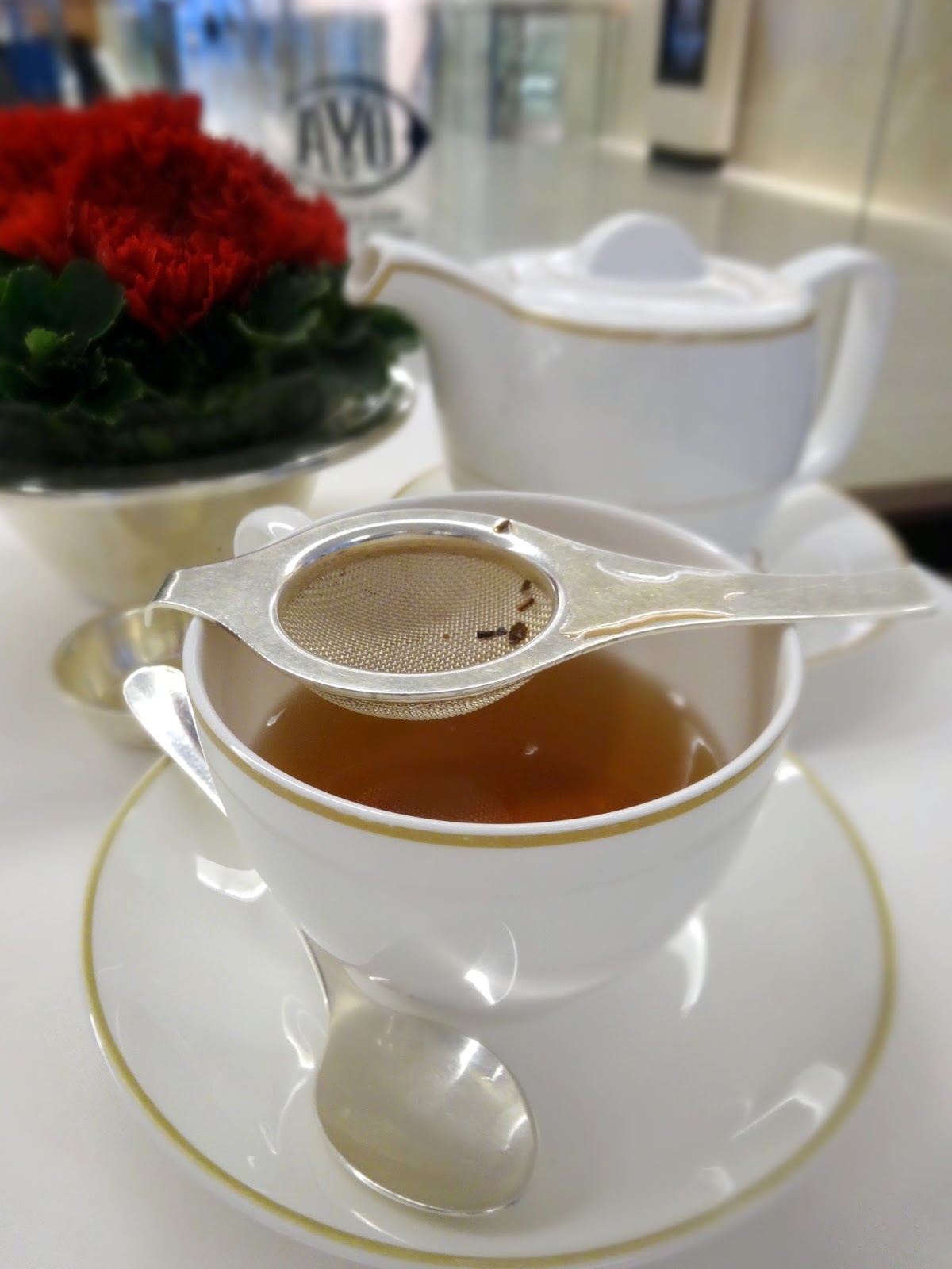 Queen of Low Tea: Cova － Afternoon Tea