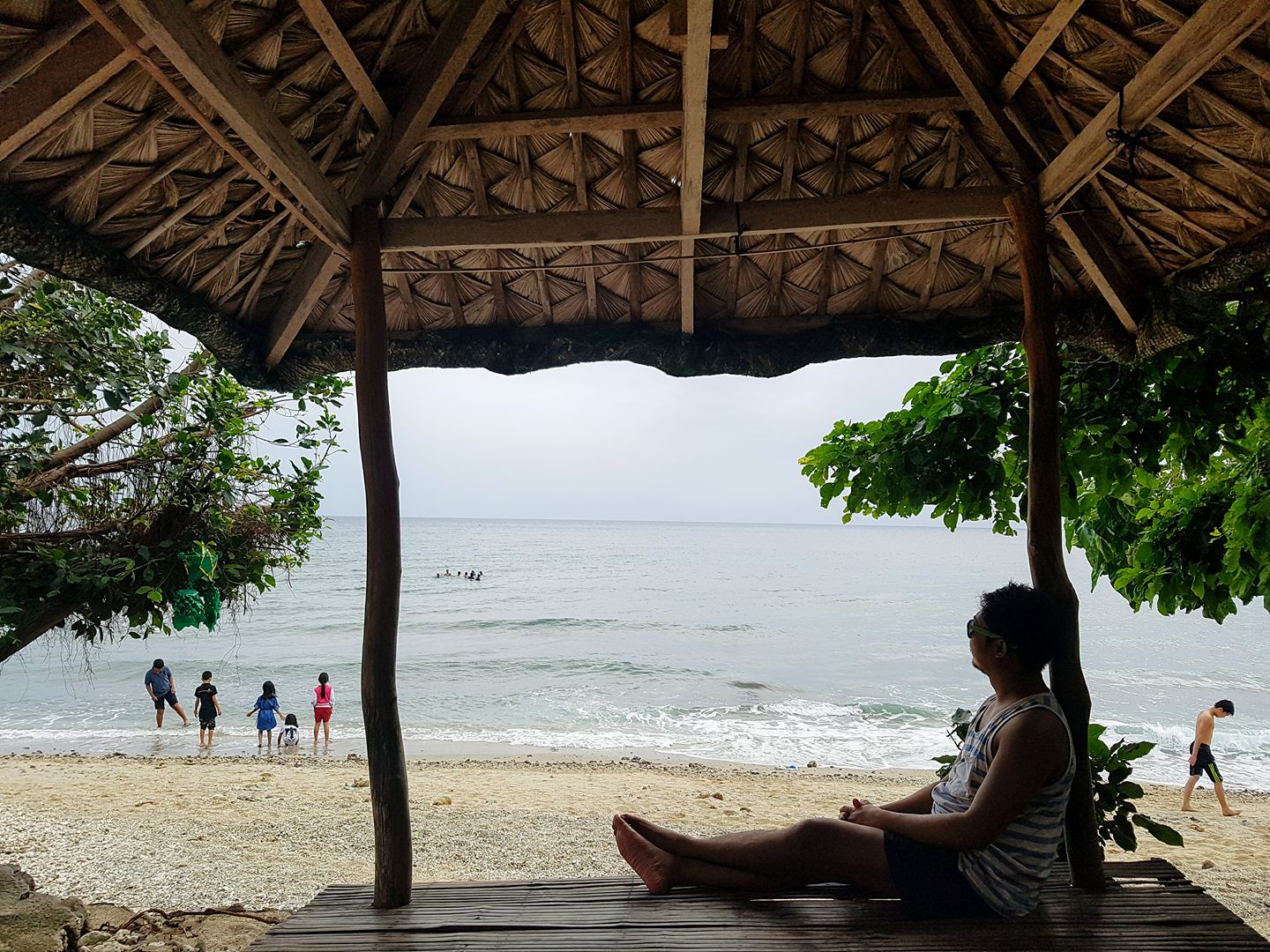 PIPISIK BEACH LAIYA: Meals and Cabanas
