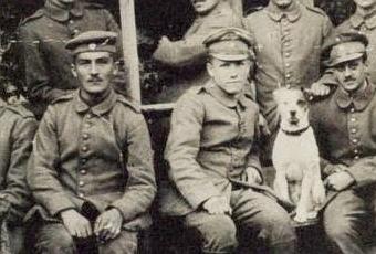 La extraña pareja: Adolf Hitler, un falso héroe de la Primera Guerra ...