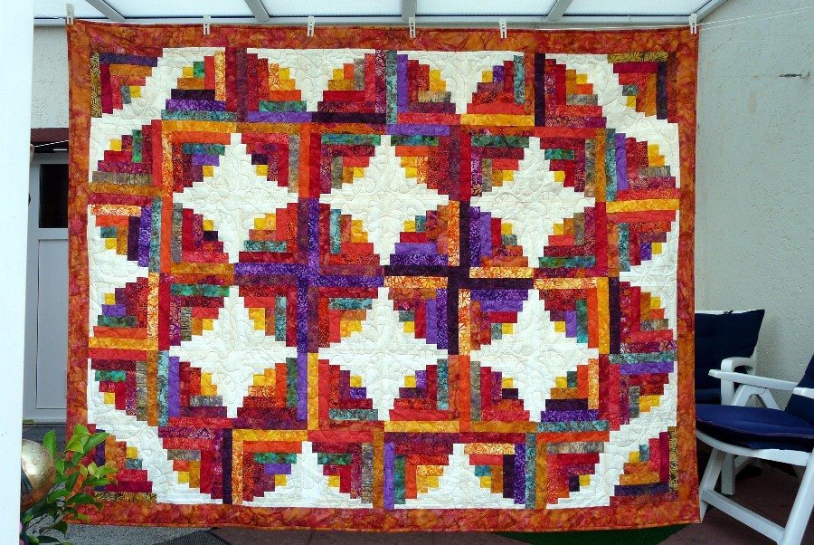 SUMMERTIME: Curved Log Cabin Quilt