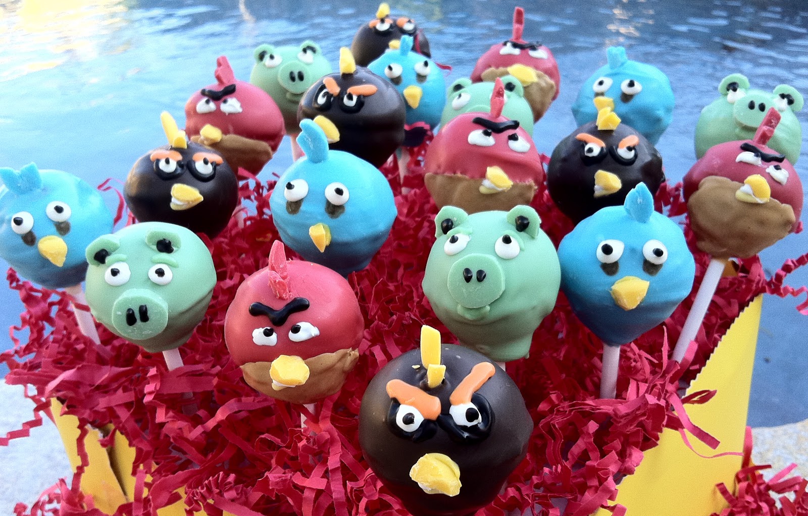 Cake Pop Queens: Angry Bird Cake Pops