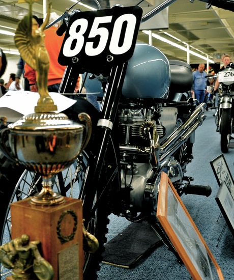 Smoke and Throttle: Jack Simmons and his "Big Bear Replica"