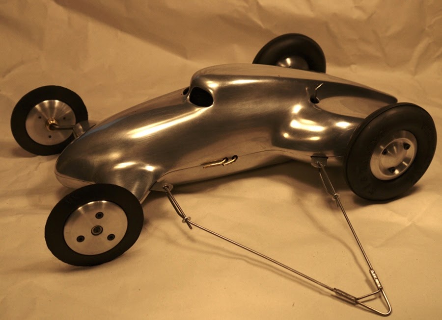 Free Flight -Vintage model airplane- cars-model retro avion et voiture ...