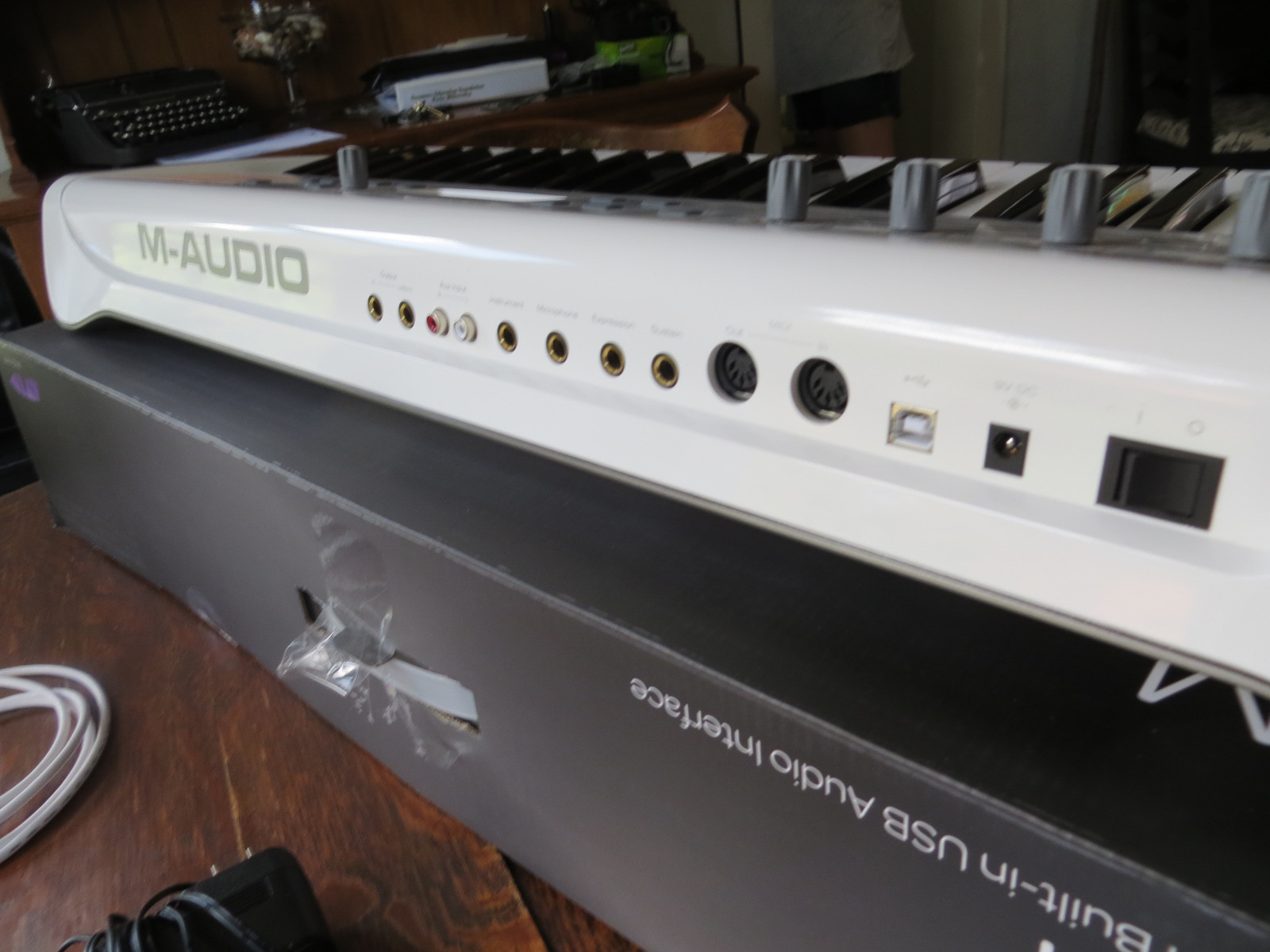 MATRIXSYNTH-B: M-AUDIO VENOM with Original Box