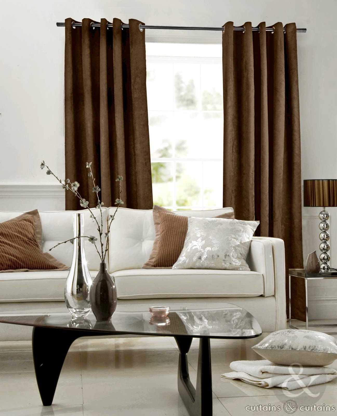 How to use brown curtains in the interior design