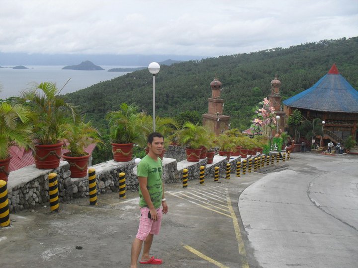 THIRD WORLD TRAVELER: LIPA CITY (LA VIRGINIA RESORT)