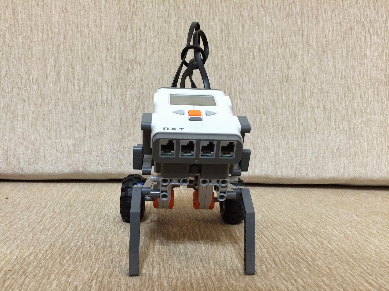 大兵萊恩 一路直前: 學習記錄, LEGO NXT 機器人, (2) 簡易程式控制車 (LEGO, NXT)