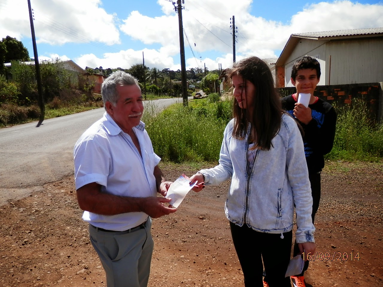 Escola Marafon: Entregando panfletos