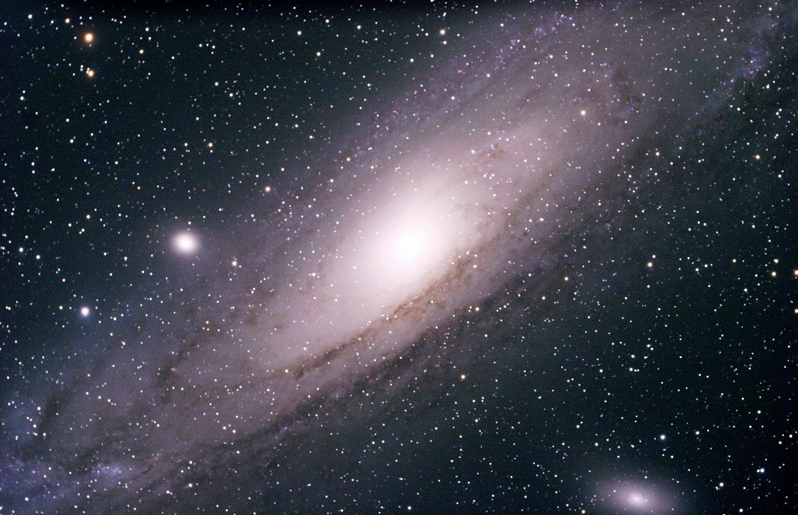 The 10 Biggest Galaxies in the Universe