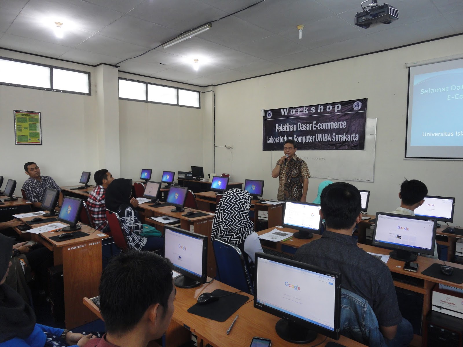 Laboratorium Komputer Uniba: FOTO FOTO DARI LAB KOMPUTER