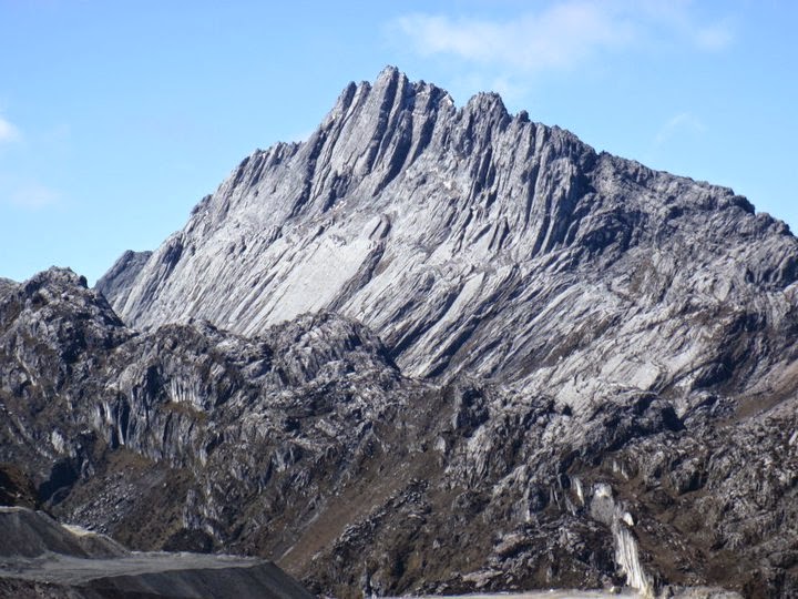 Carstensz Pyramid di Papua, Salah Satu Gunung Termahal Dunia | Basecamp ...