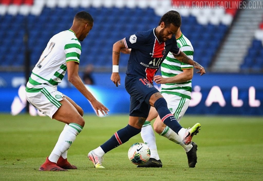 On Pitch: Paris Saint-Germain 20-21 Home Kit - Footy Headlines