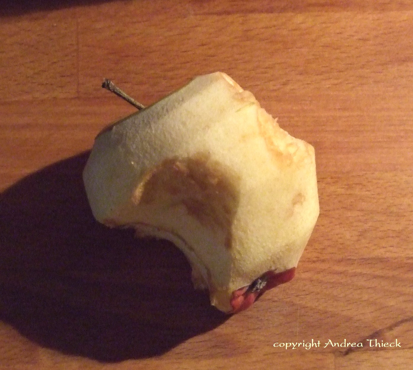 Naturheilpraxis Andrea Thieck: Wie alt ist der Apfel, den Sie essen?