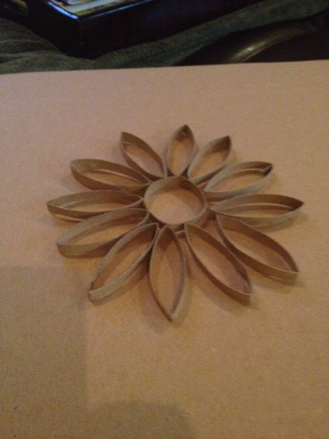 JULES' DIYS AND MORE : SIMPLE DIY USING PAPER ROLLS - WALL ART