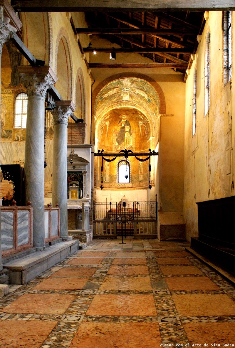 La basílica de la Assunta y su entorno en la isla de Torcello en Venecia
