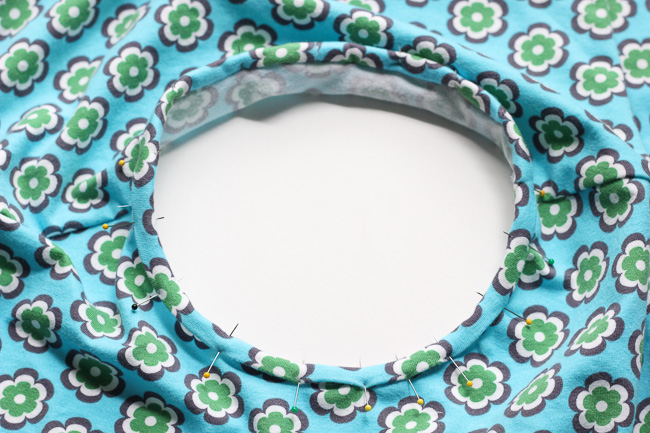 MODKIDBOUTIQUE: Tips & Tricks: Knit Neck Binding 3 Ways