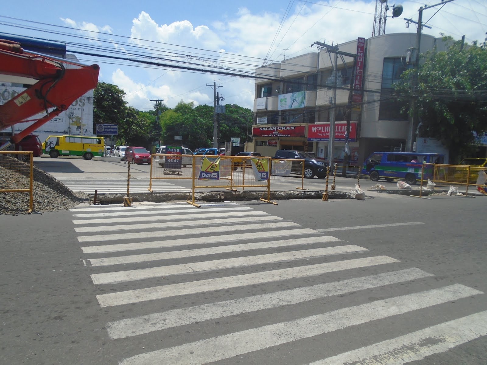 Philippinefails: Construction Zone Crosswalk