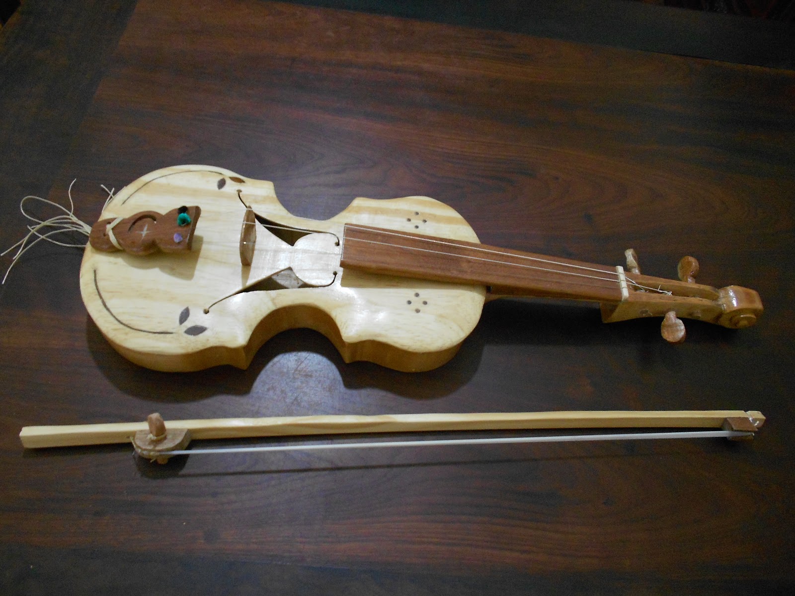 Barro e Cordas: Rabeca finalizada