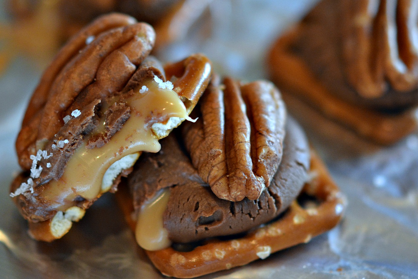 Rolo Pecan Pretzel Bites A Must For Your Christmas Platters Hugs And Cookies Xoxo