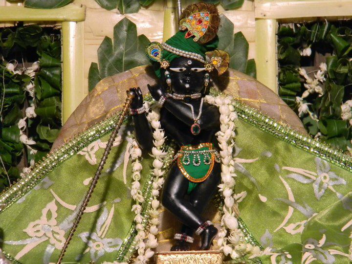 Sri Sri Radha Raman - Self Manifested Form from Salagram of Gopal ...