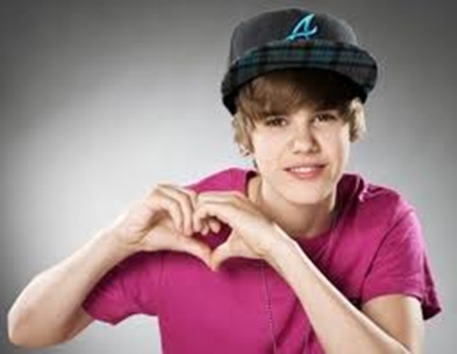justin bieber: August 2011