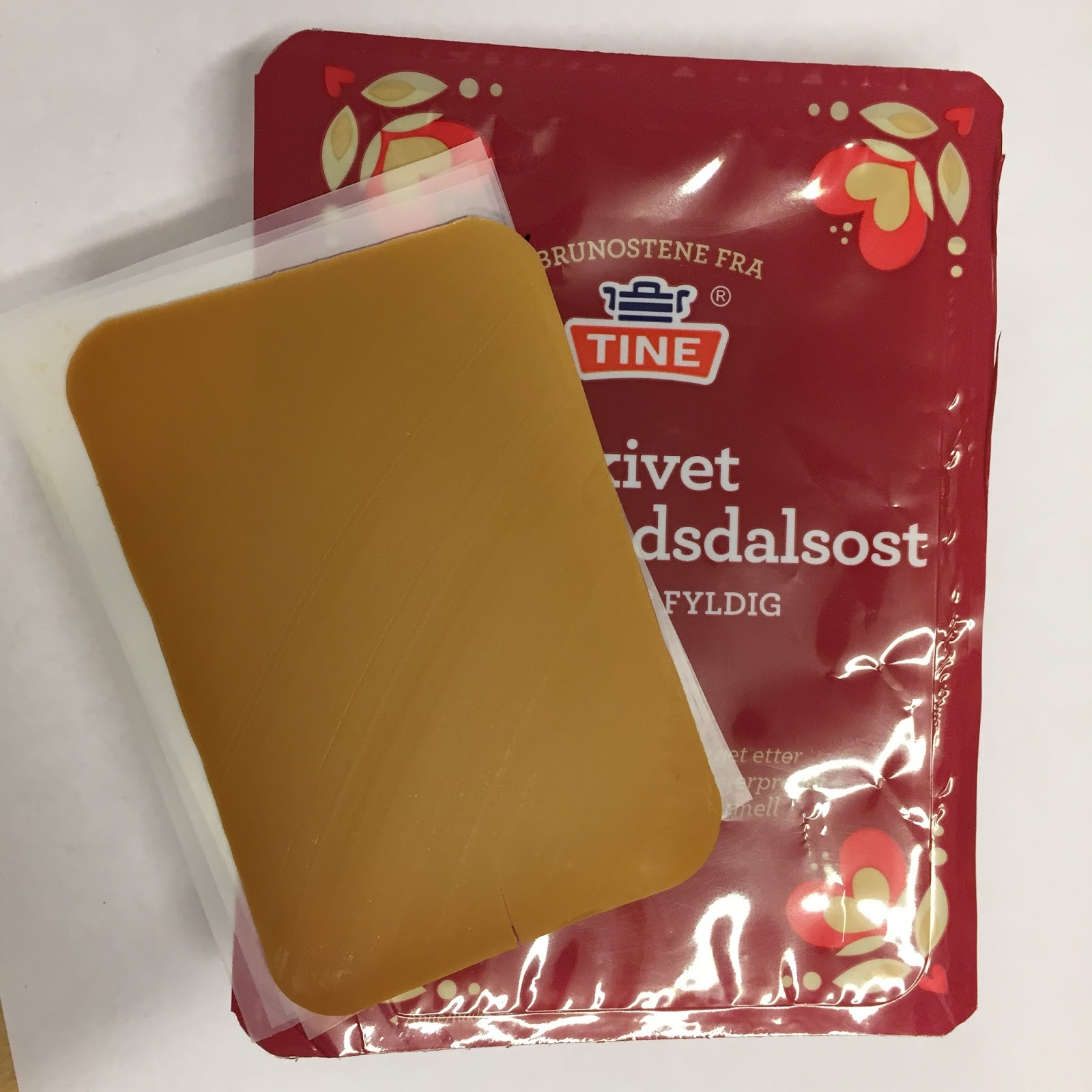 Hvor mye veier...: Et skive TINE "Gudbrandsdalsost" brunost