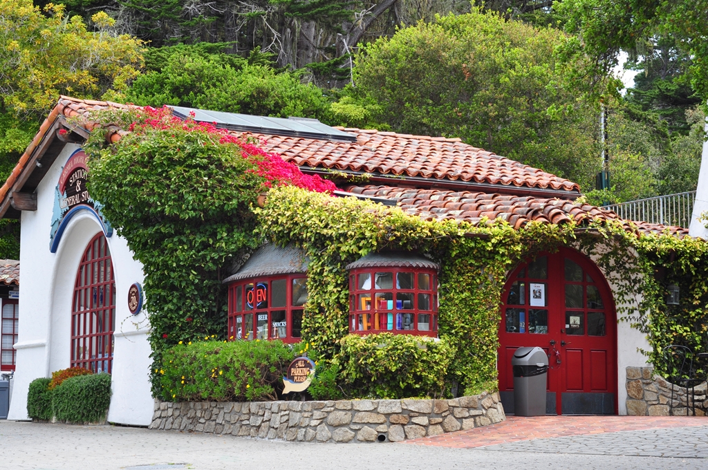 SIMPLE N SIMPLE: Carmel Highlands Station & General Store