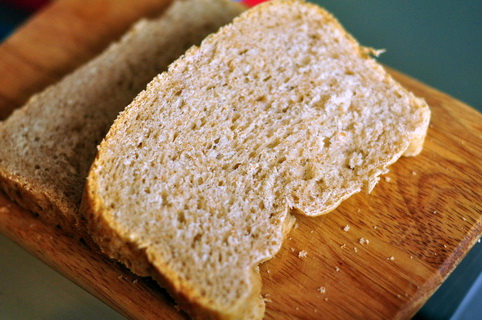 Širšių lizdas: Ruginė duona su grietine (kepta duonkepėje)