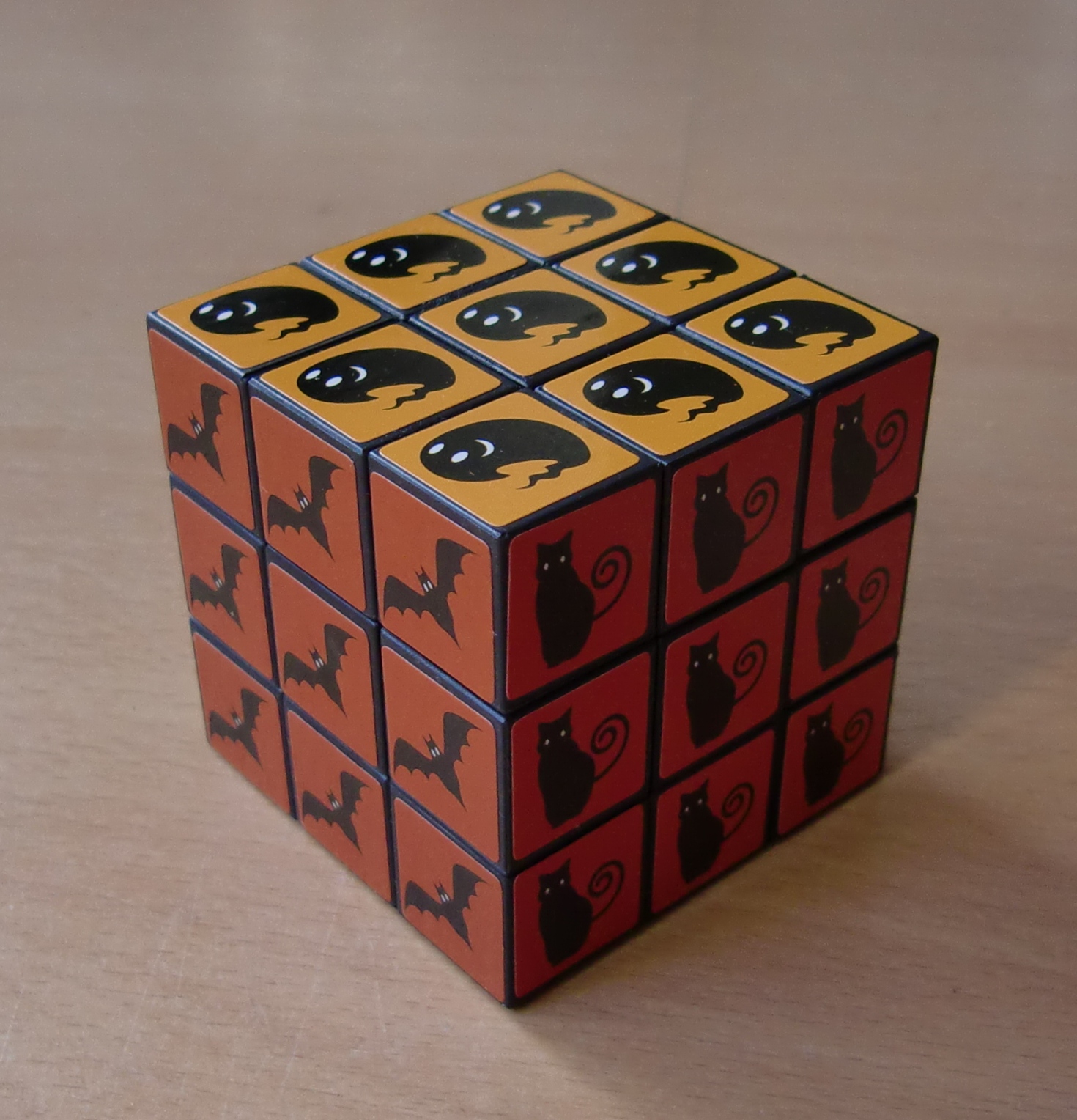 Angelo mamos puslapis: Halloween`o kubikas rubikas