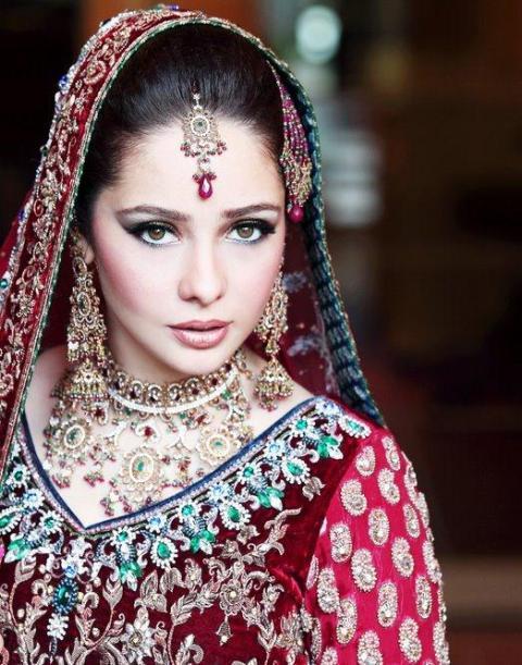 Hum Awaz: Entertainment Magazine: Juggan Kazim in Beautiful Bridal Dresses
