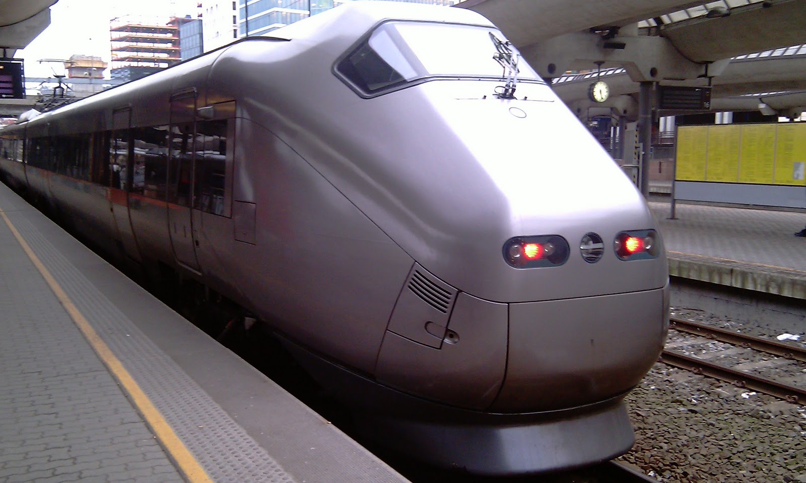 OSLOAIRPORTS.COM: Flytoget vil inn i lokaltrafikken