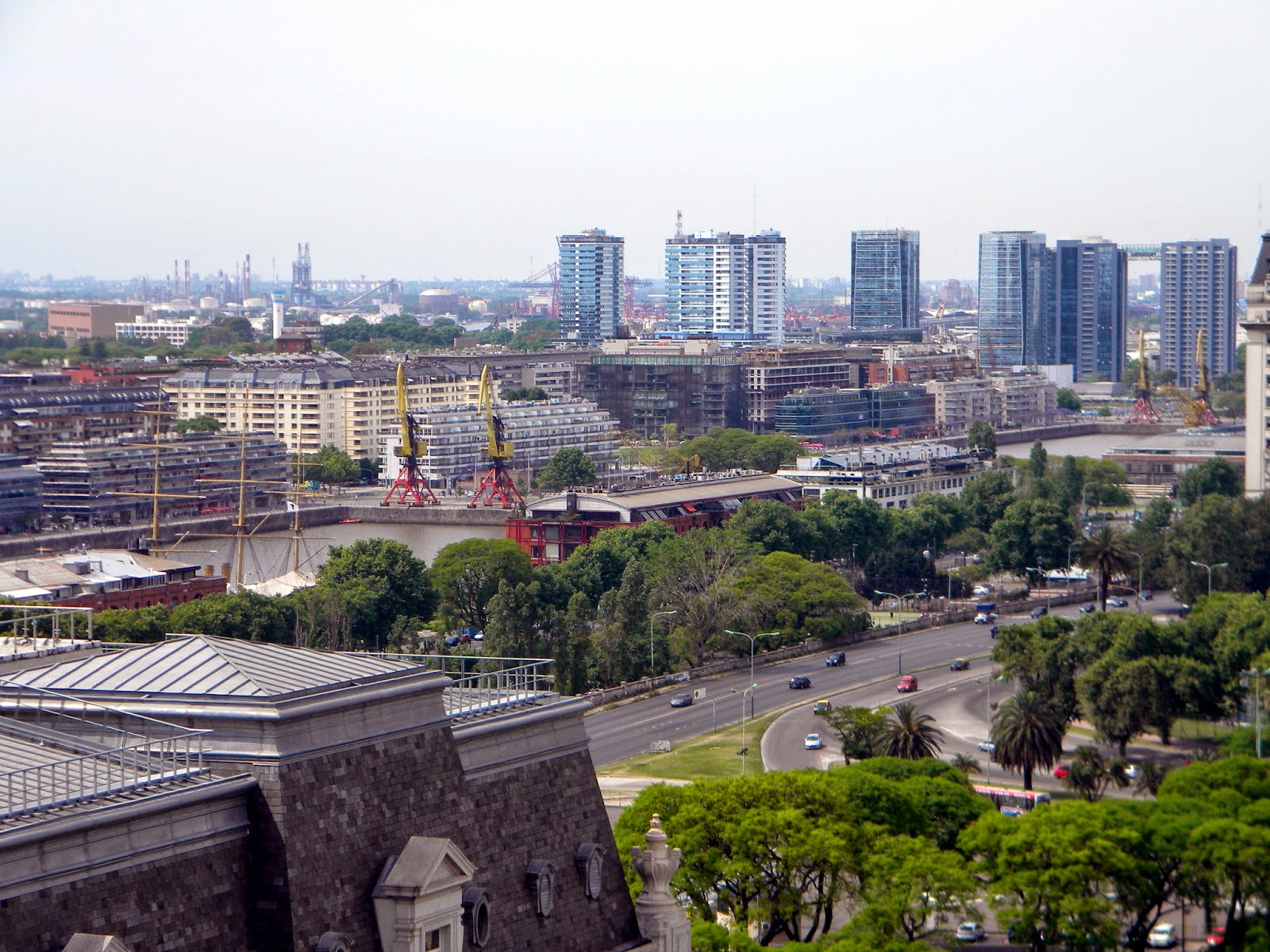 Explorador Turístico: EDIFICIO COMEGA