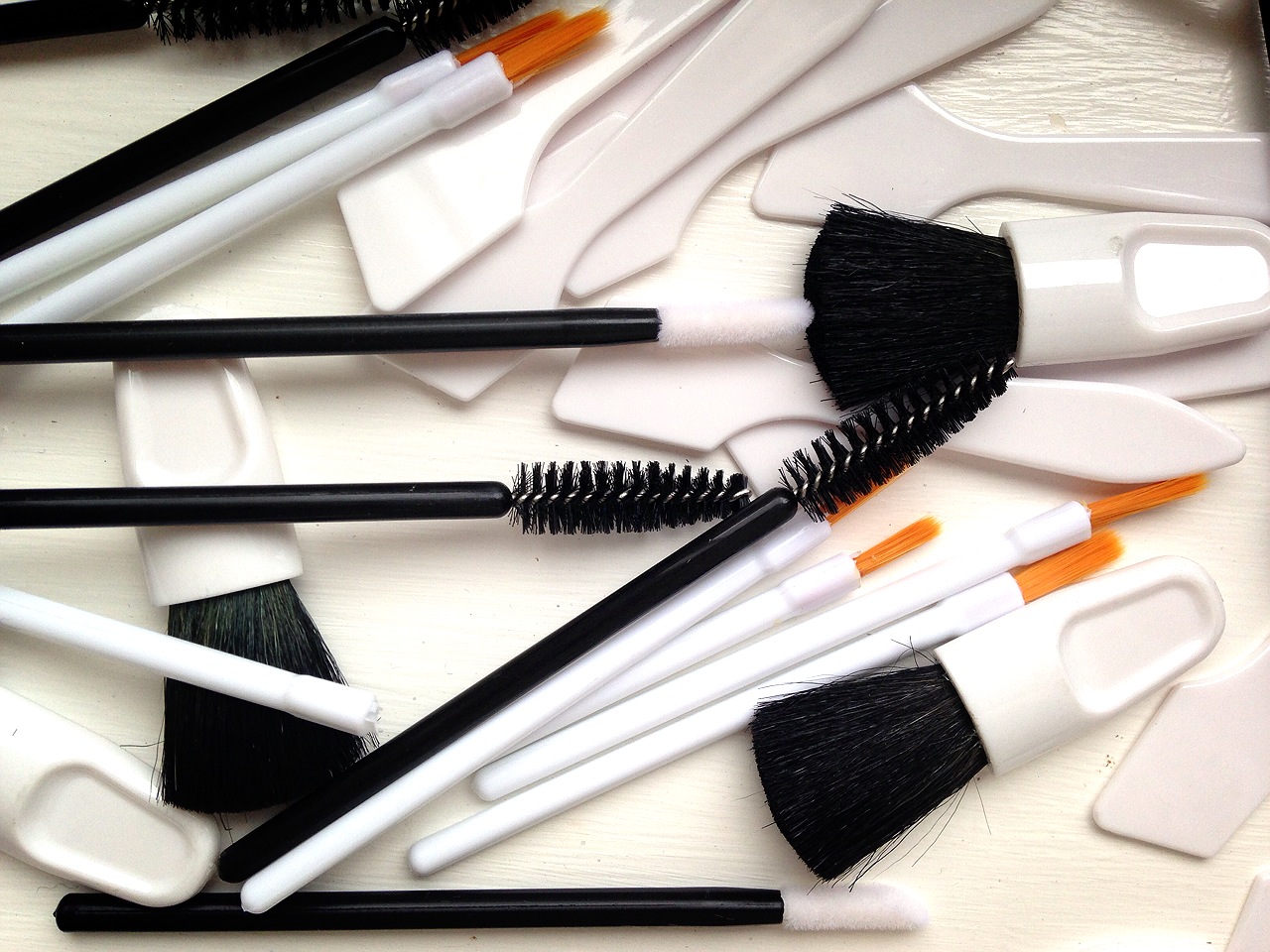 Crown Brush: Disposables for Make-up Application