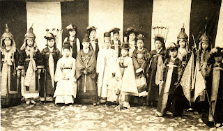mochi thinking: the photos of Kisaeng and modern Kisaeng