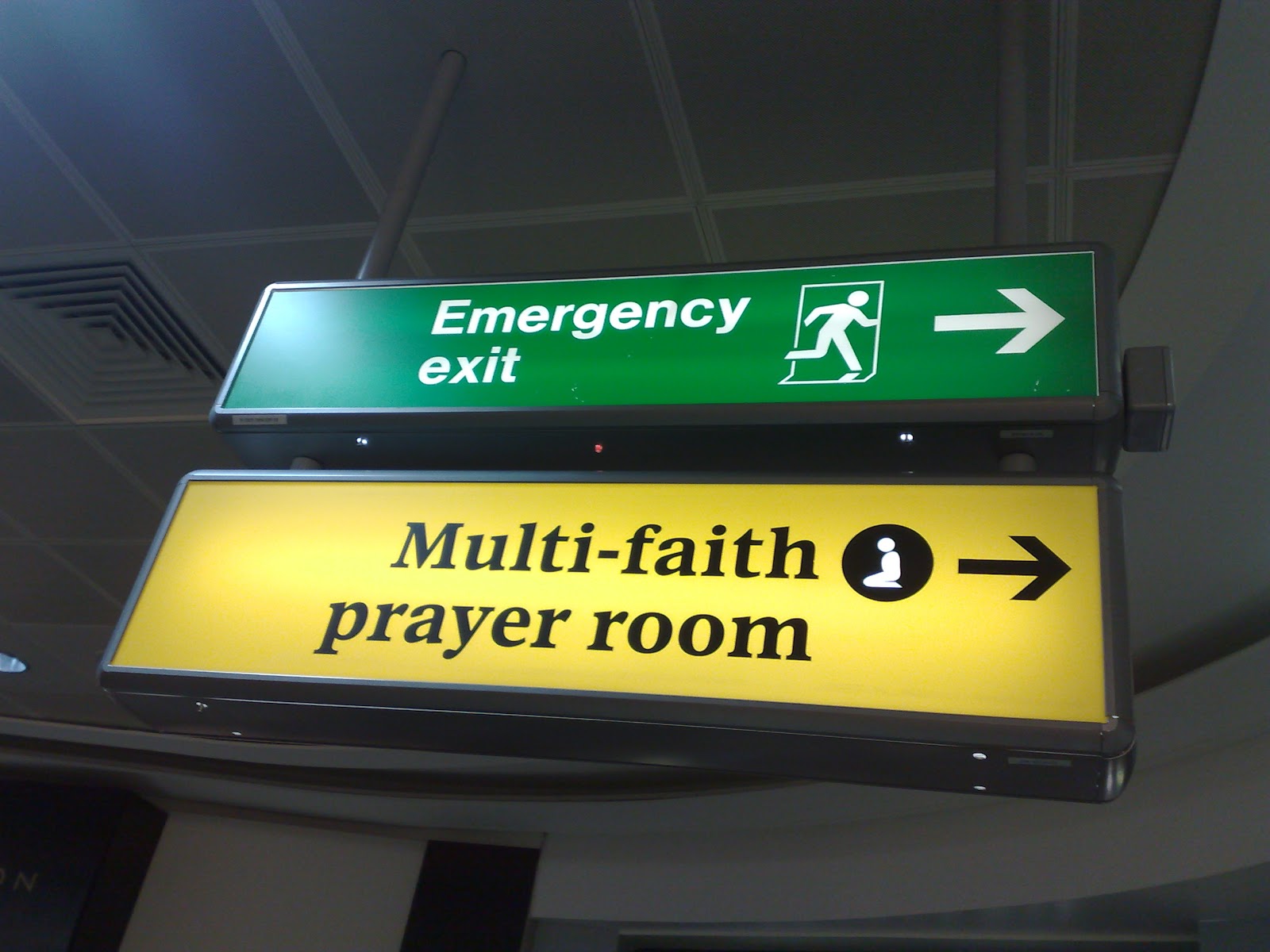 Muslim Prayer Rooms in Airports: Muslim prayer room in London (LHR ...