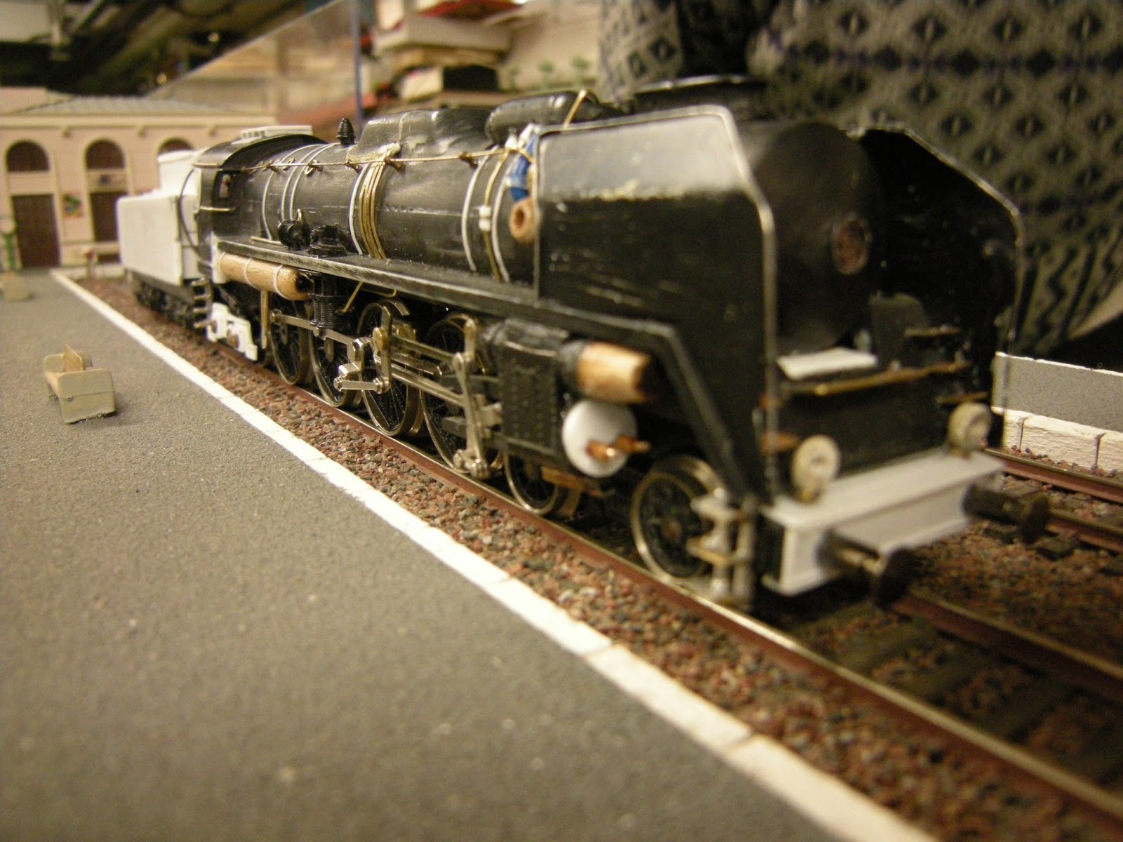 Le site de RAIL91: Une 242-A1