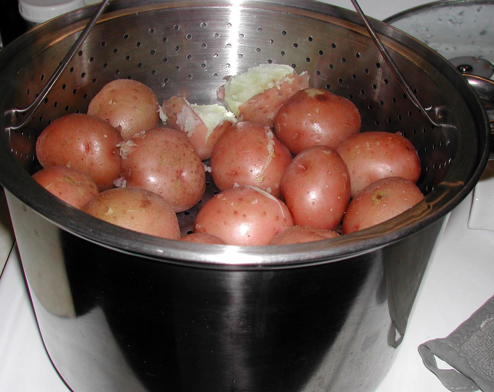 The Iowa Housewife: Provincial Potatoes