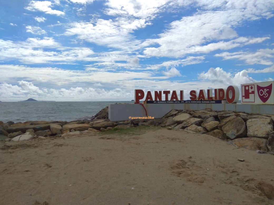 Menyusuri Keindahan Pantai Salido - Yurmawita's Blog