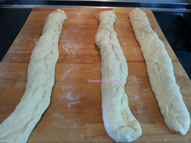 Treccia sbilenca ripiena - Wonky braided bread ~ Foodie in Translation