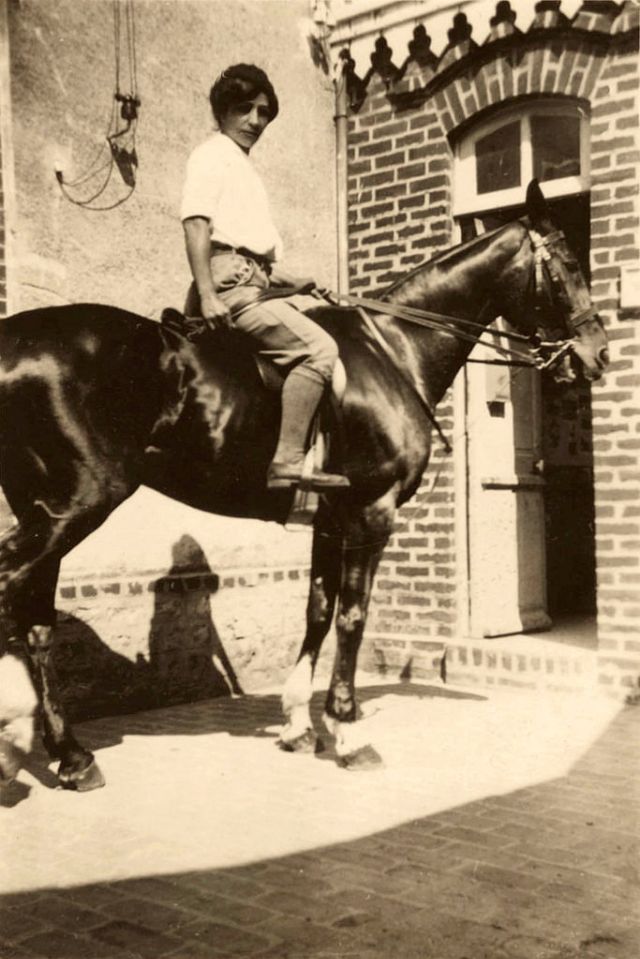 Jodhpurs The Favorite Fashion Style Of Badass Girls In The Early 20th