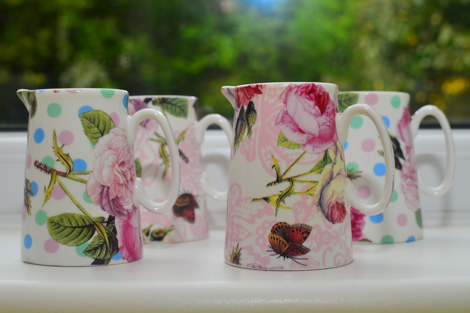 Kitch 'n' Chic: Petite Jugs by Heron Cross Pottery