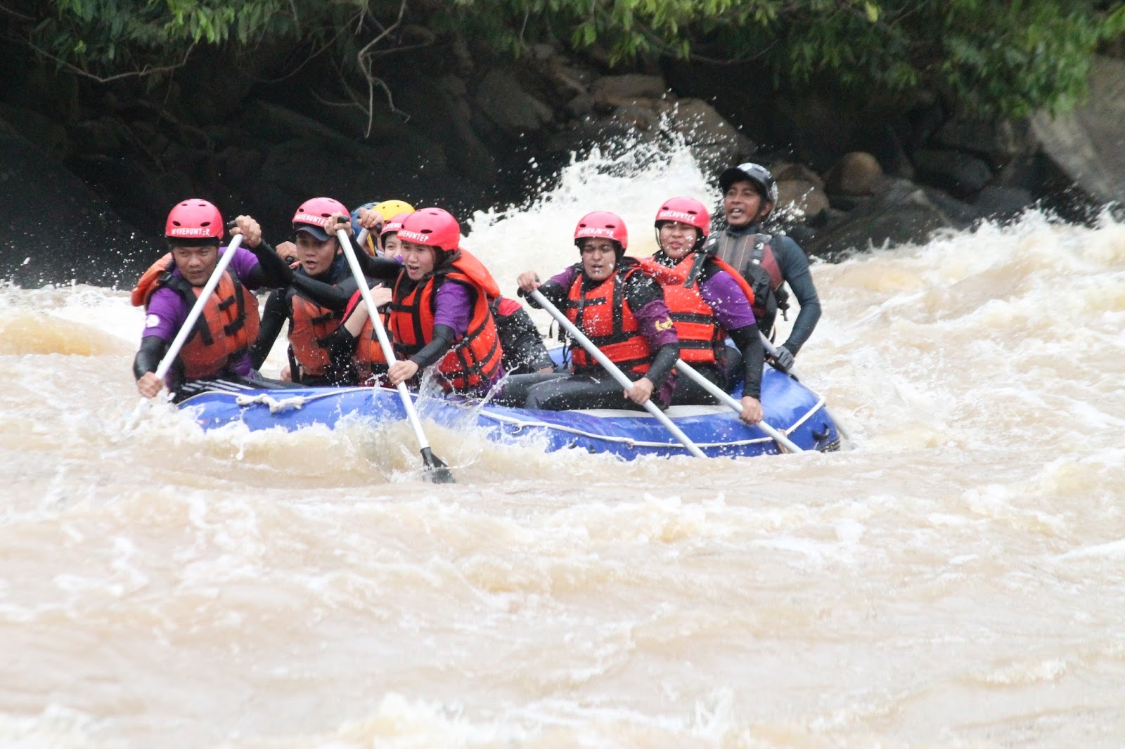 nazeha's story: Aktiviti: White Water Rafting di Sungai Padas