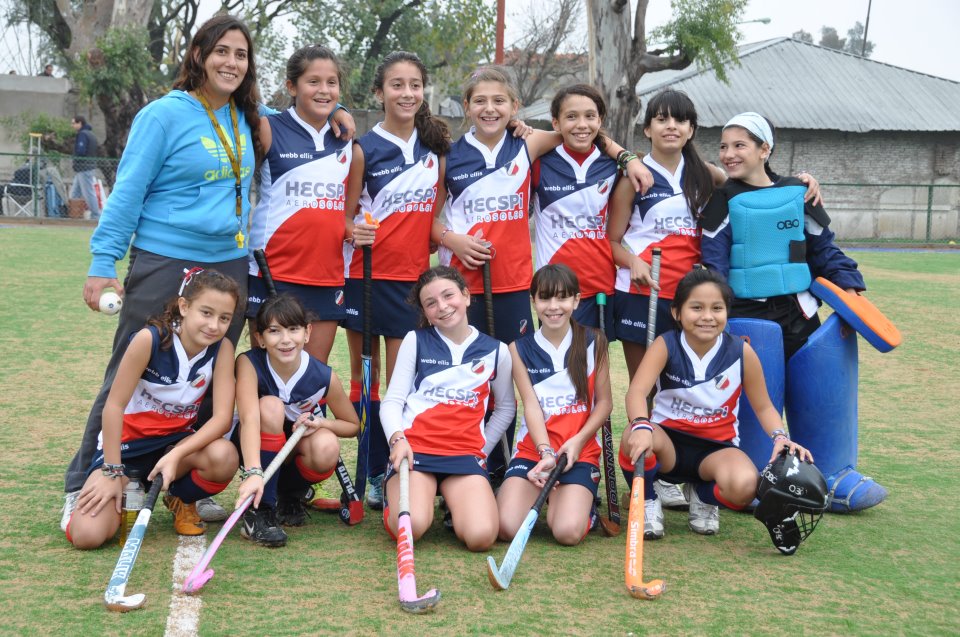 Daom estrenó cancha de Hockey Sintetico