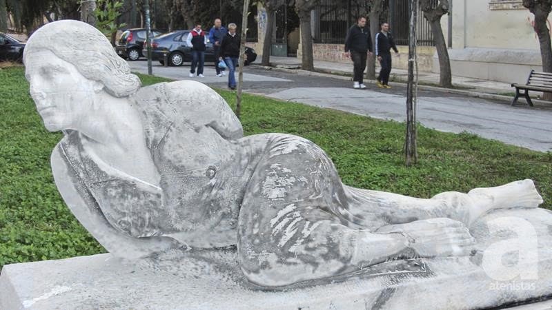 Papaparisis' blog: Υπάρχει ελπίδα;;; Βάνδαλοι κατέστρεψαν το άγαλμα ...