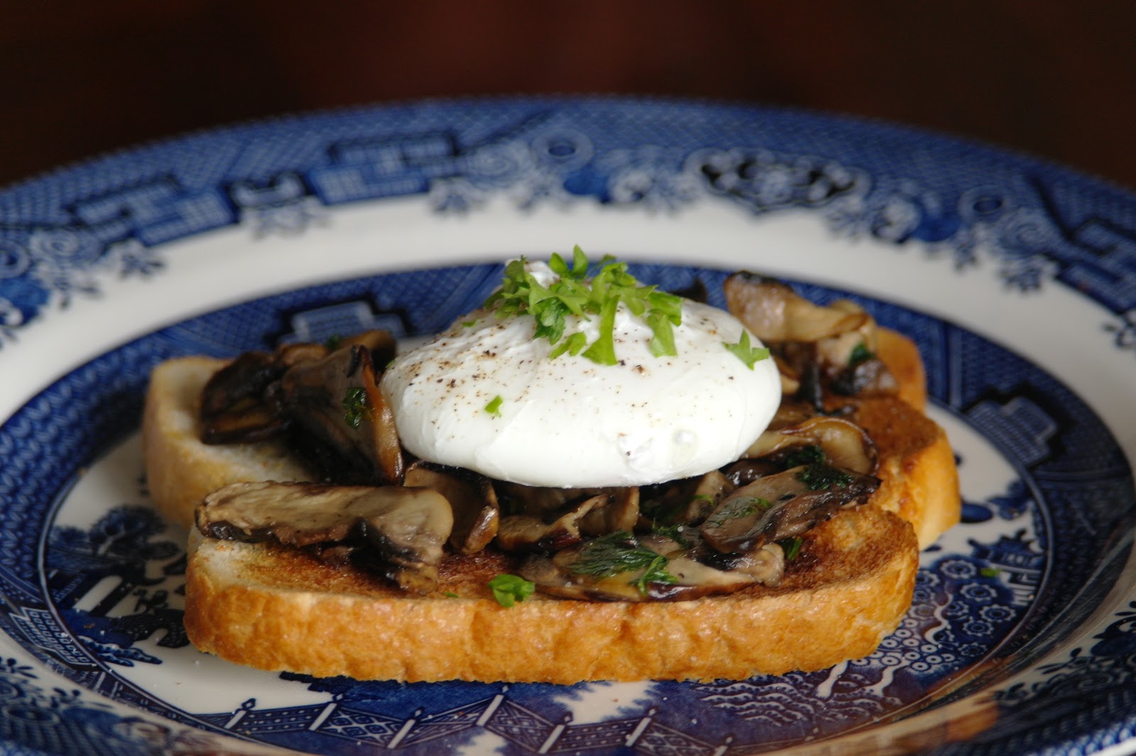 a cena dal pollo: Sunday Obsession: Poached eggs on toast / how to make ...