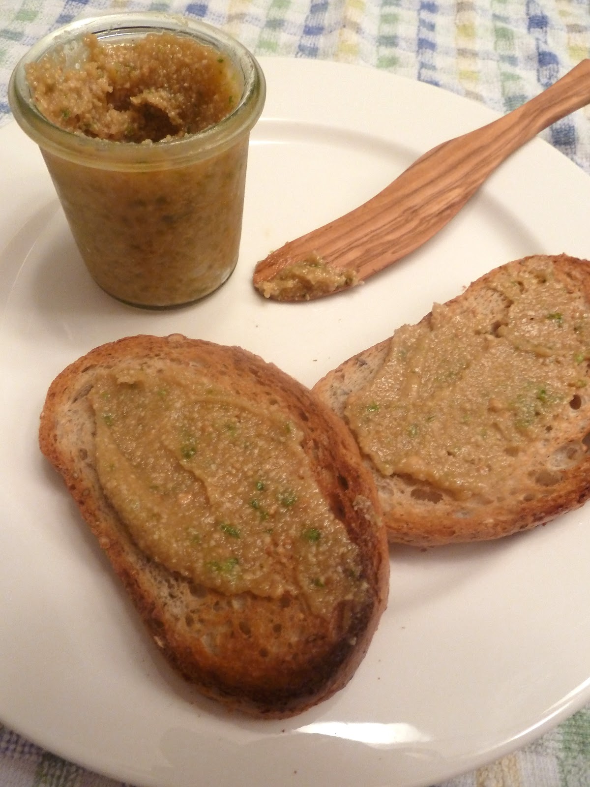 Cracked Pepper: Spicy Homemade Peanut Butter Cracked Pepper: Spicy Homemade Peanut Butter