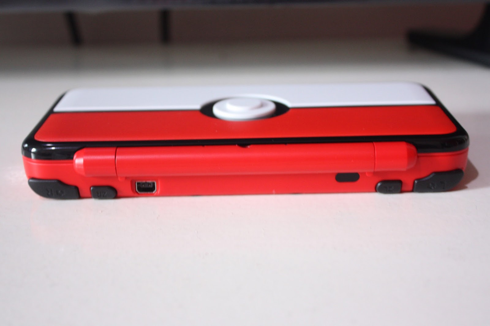 Half-Circle-Forward: New Nintendo 2DS XL Pokeball Edition (Non-geek) Review
